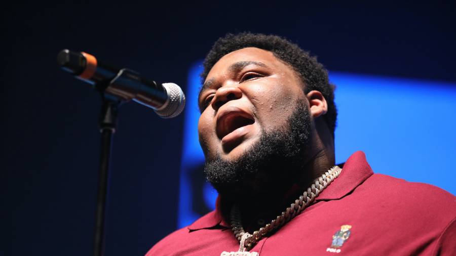 Stage Collapses on Rod Wave - FM HIP HOP